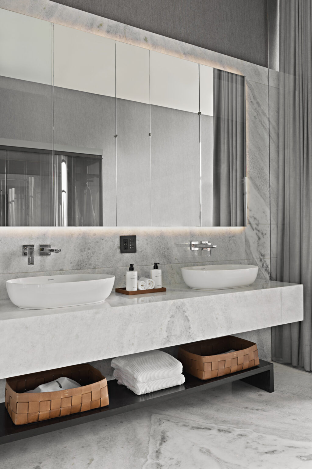 About – Alexander Hotel